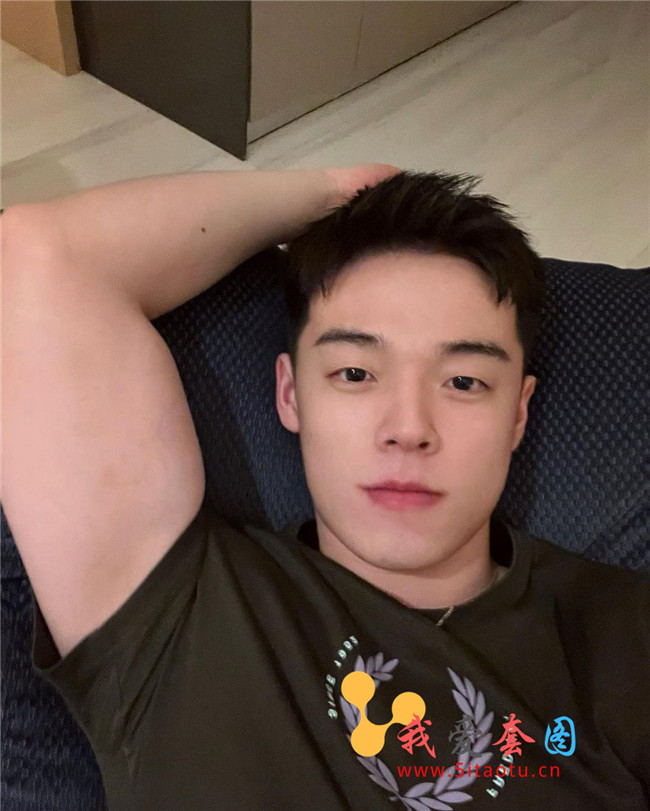 N169-317P+2V- 阳光帅气健壮英俊潇洒健身男神男士日常生活照套图_【我要套图网】