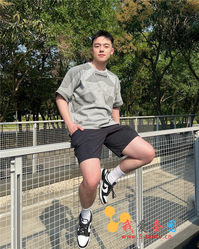 N169-317P+2V- 阳光帅气健壮英俊潇洒健身男神男士日常生活照套图_【我要套图网】